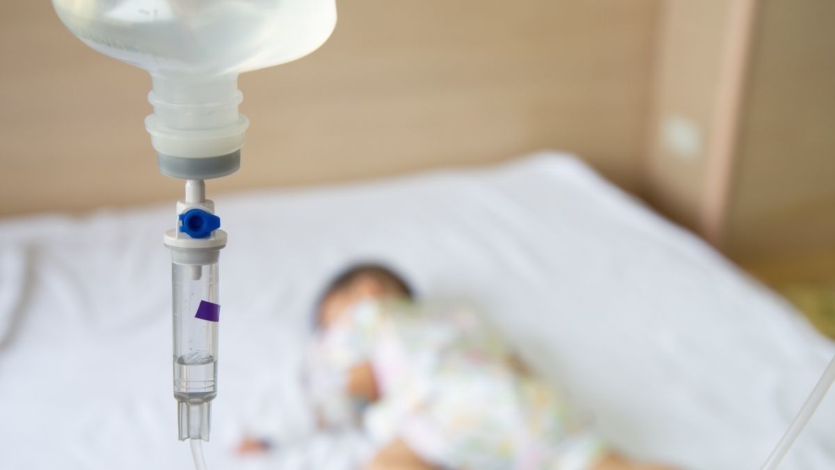 Prosedur Aman Melepas Infus pada Anak - KlikDokter