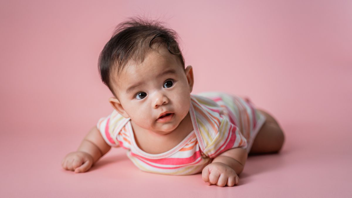 Tumbuh Kembang Bayi 2 Bulan - KlikDokter