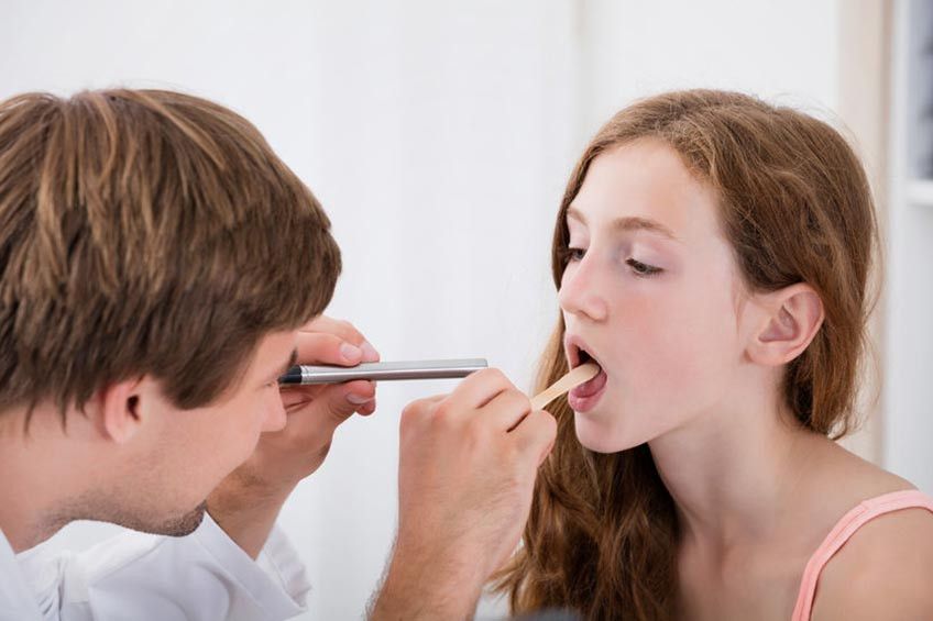 Operasi Amandel, Kapan Diperlukan? - KlikDokter