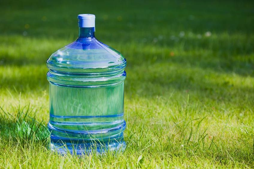 Bahaya di Balik Air Minum Kemasan Galon Isi Ulang - KlikDokter