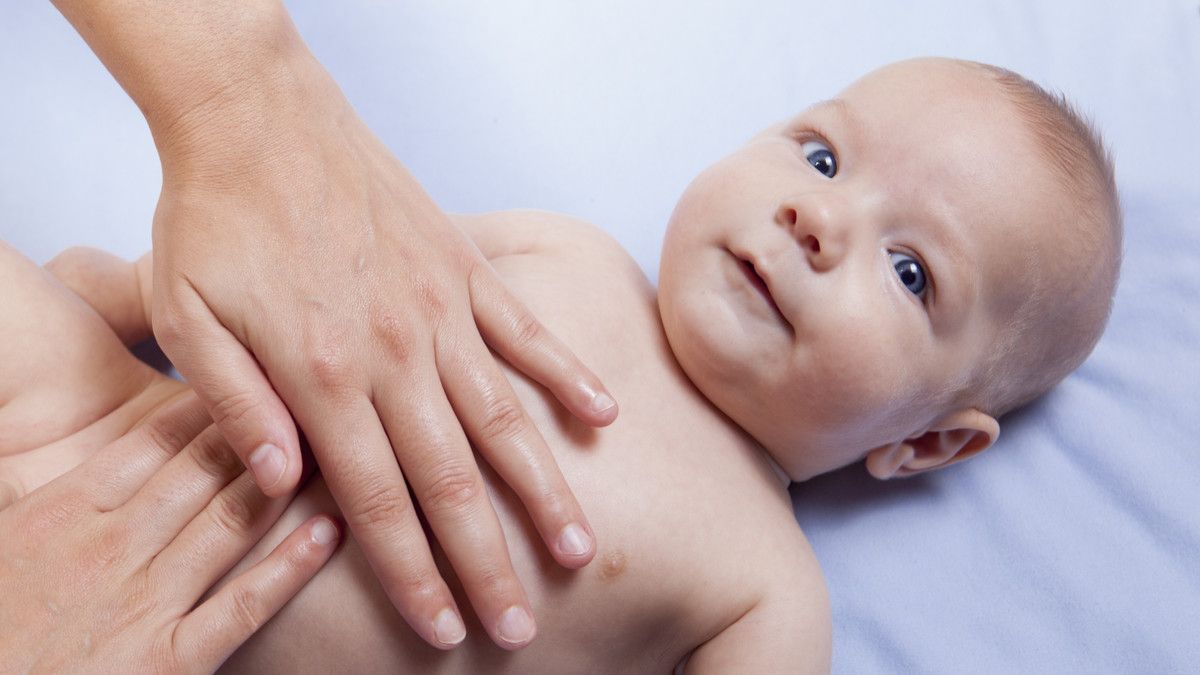 Kenali Penyebab Perut Kembung pada Bayi - KlikDokter