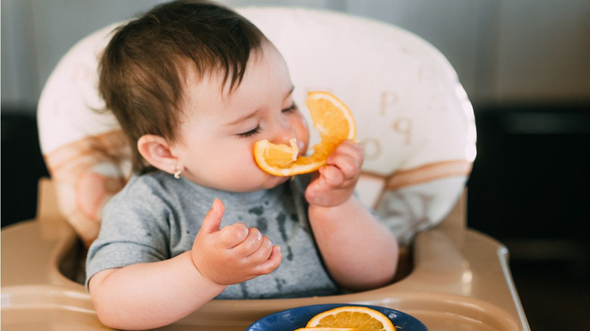 Makanan Ini Bisa Bikin Rambut Bayi Tumbuh Lebat - KlikDokter