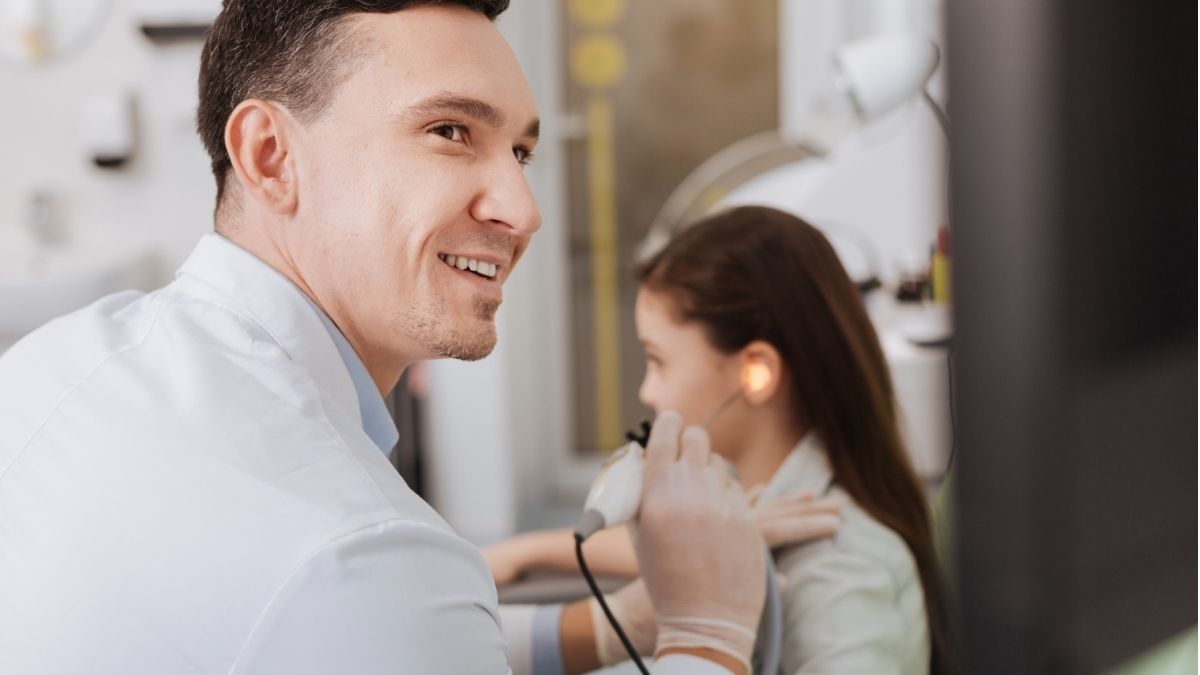 Kondisi Kesehatan yang Bisa Ditangani Dokter THT - KlikDokter