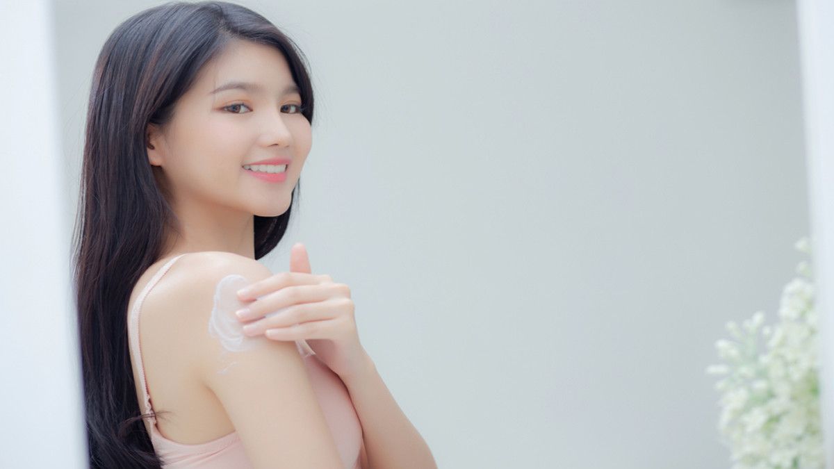 Tak Cocok untuk Wajah? Ubah Saja Skincare Jadi Body Care! - KlikDokter
