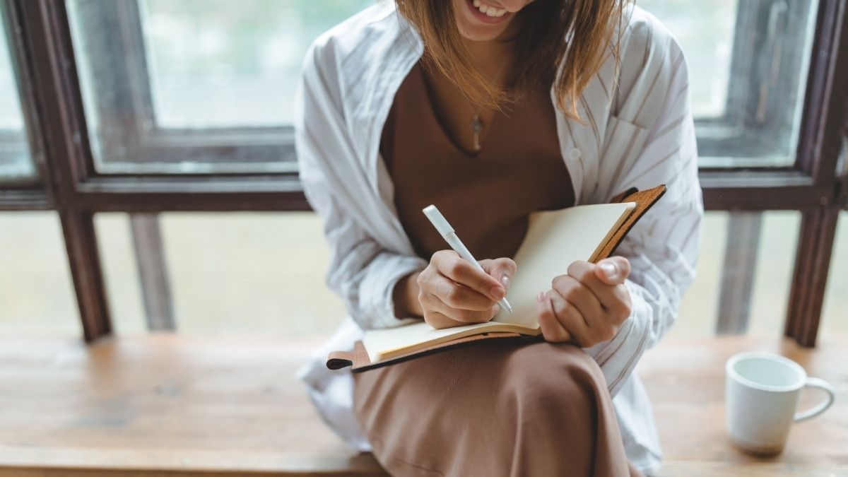 Yuk, Atasi Stres dengan Rutin Journaling! - KlikDokter