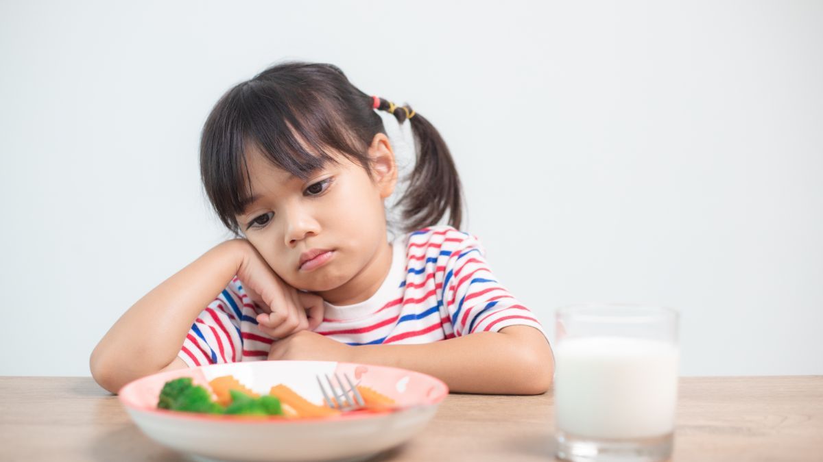 8 Kiat Cerdas Mengatasi Anak yang Enggan Makan Akibat Sariawan - KlikDokter