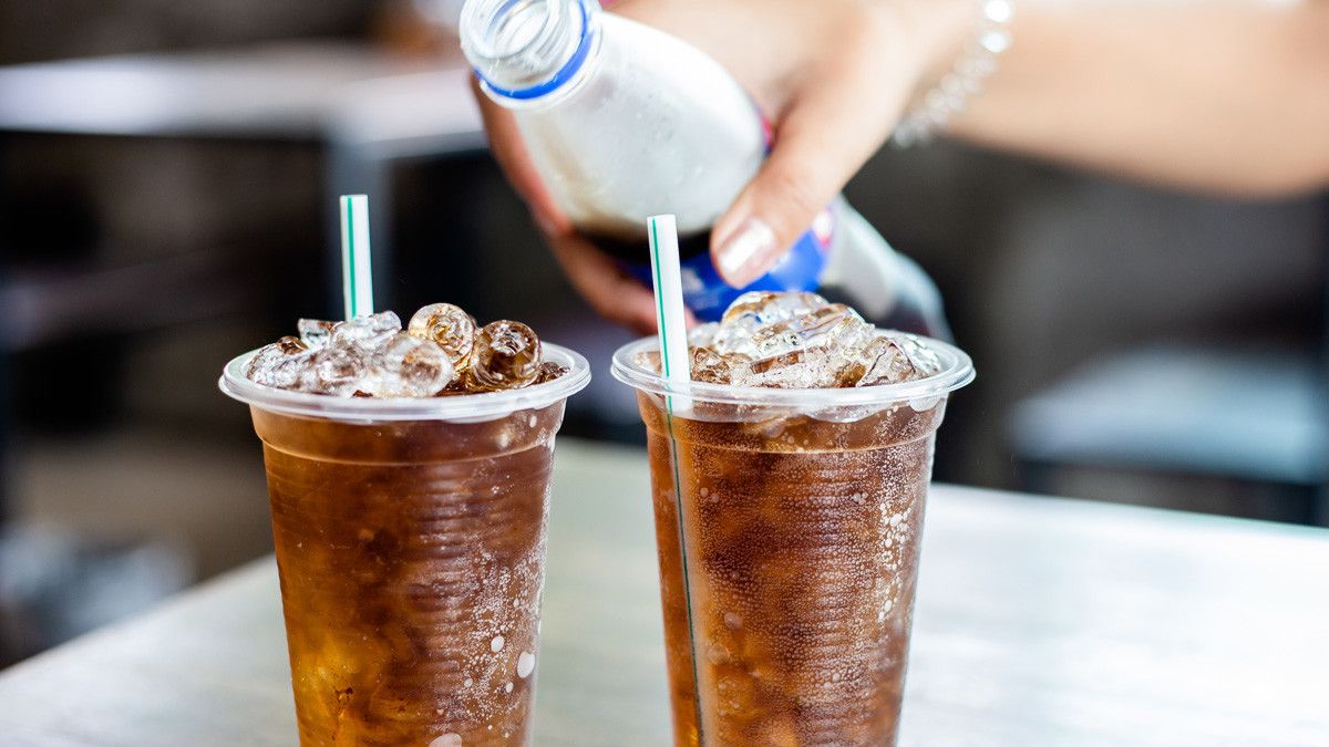 Kenali Mitos dan Fakta Seputar Minuman Bersoda - KlikDokter