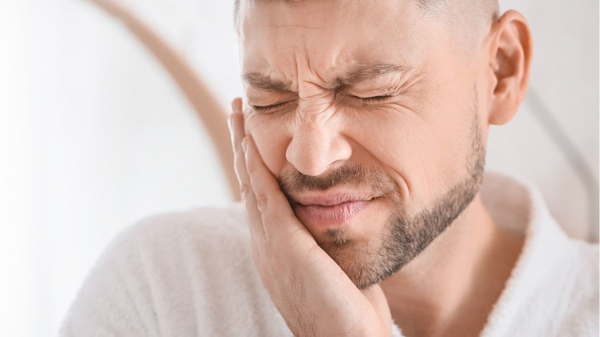 9 Cara Menghentikan Darah Setelah Cabut Gigi, Apa Saja? - KlikDokter