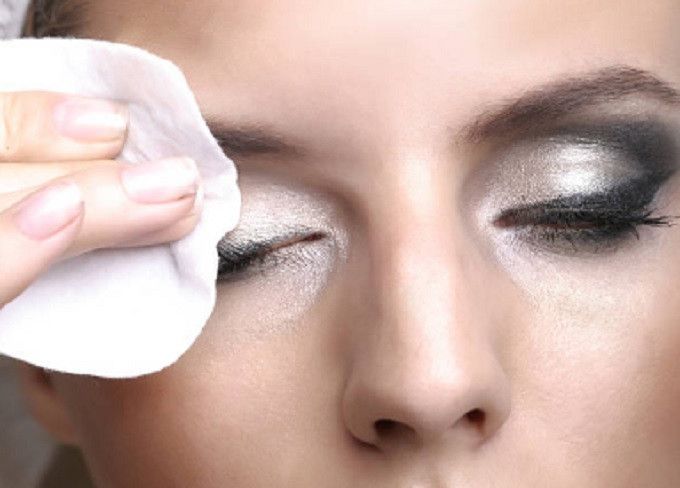 8 Cara Make Up Mata yang Benar dan Aman - KlikDokter