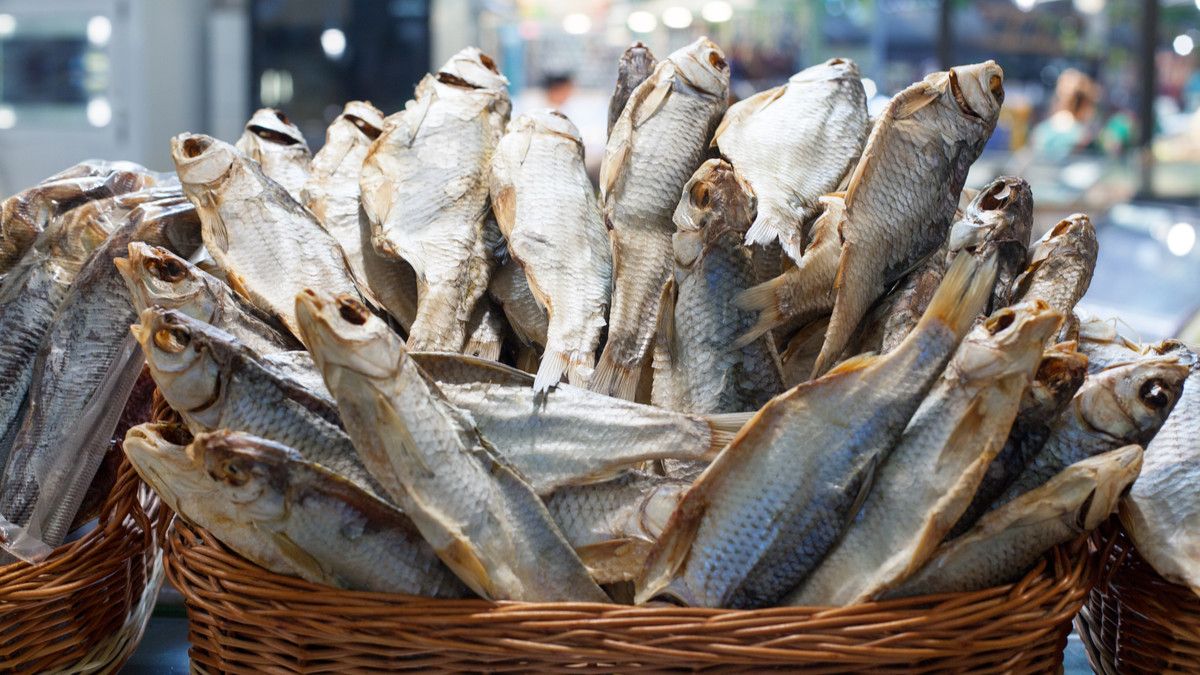 Jari Bengkak Setelah Makan Makanan Asin, Apa Penyebabnya? - KlikDokter