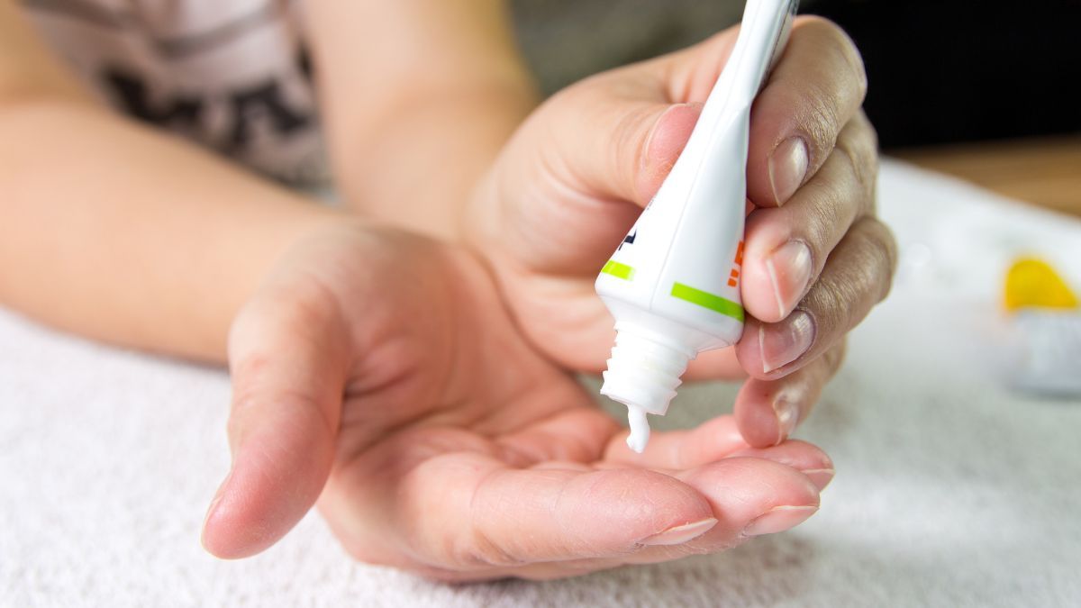 6 Pilihan Obat Medis untuk Mengatasi Kutu Air - KlikDokter