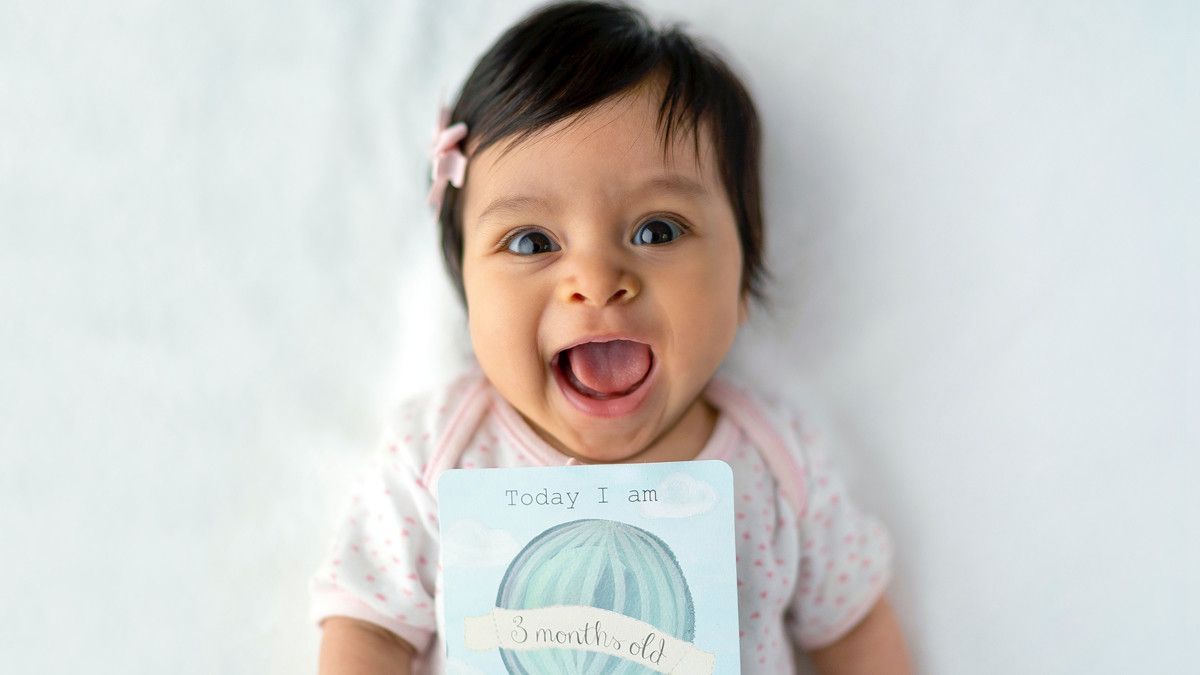 6 Cara Membuat Bayi Tertawa sesuai Usianya - KlikDokter