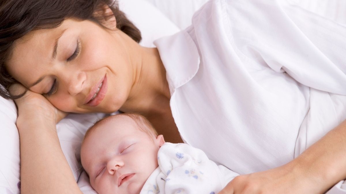 5 Tips Aman Tidur Bersama Bayi Baru Lahir - KlikDokter