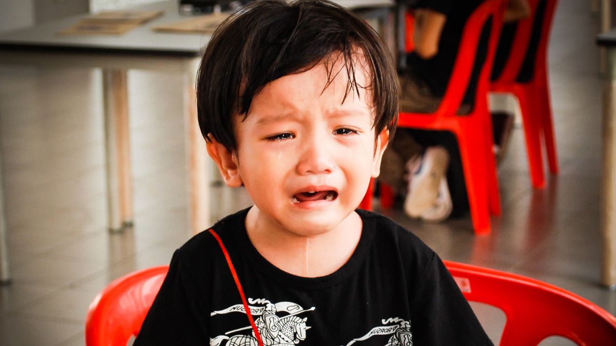 10 Cara Mengatasi Anak Tantrum di Tempat Umu - KlikDokter
