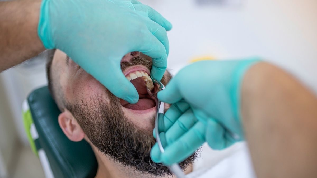 8 Penyebab Gusi Pucat yang Harus Anda Waspadai - KlikDokter