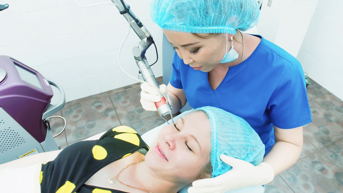 5 Perawatan Dokter Kulit Untuk Atasi Kekusaman - KlikDokter