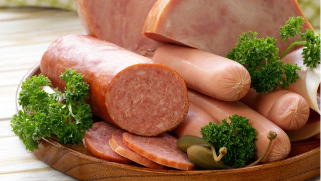 Bahaya Daging Olahan yang Harus Diwaspadai - KlikDokter