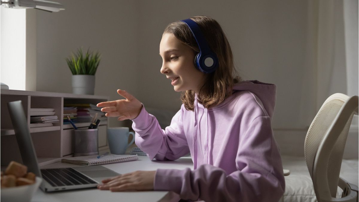 Tips Berkenalan dengan Teman Baru saat Sekolah Online - KlikDokter