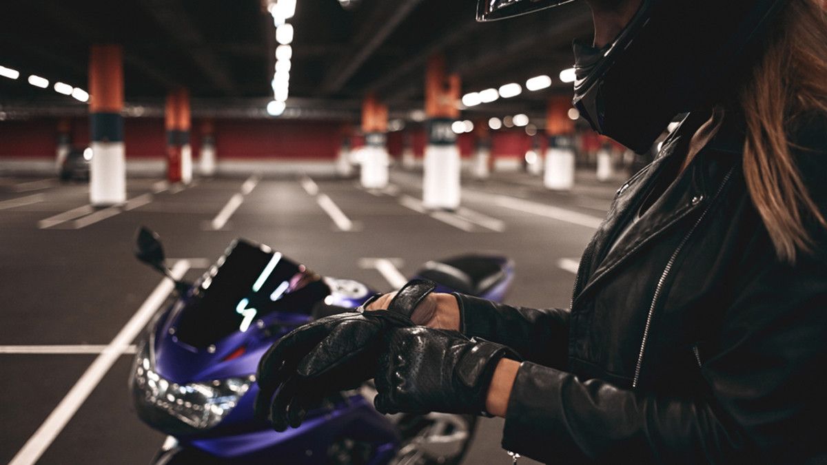 Sering Naik Motor Malam Picu Paru-Paru Basah, Mitos atau Fakta ...