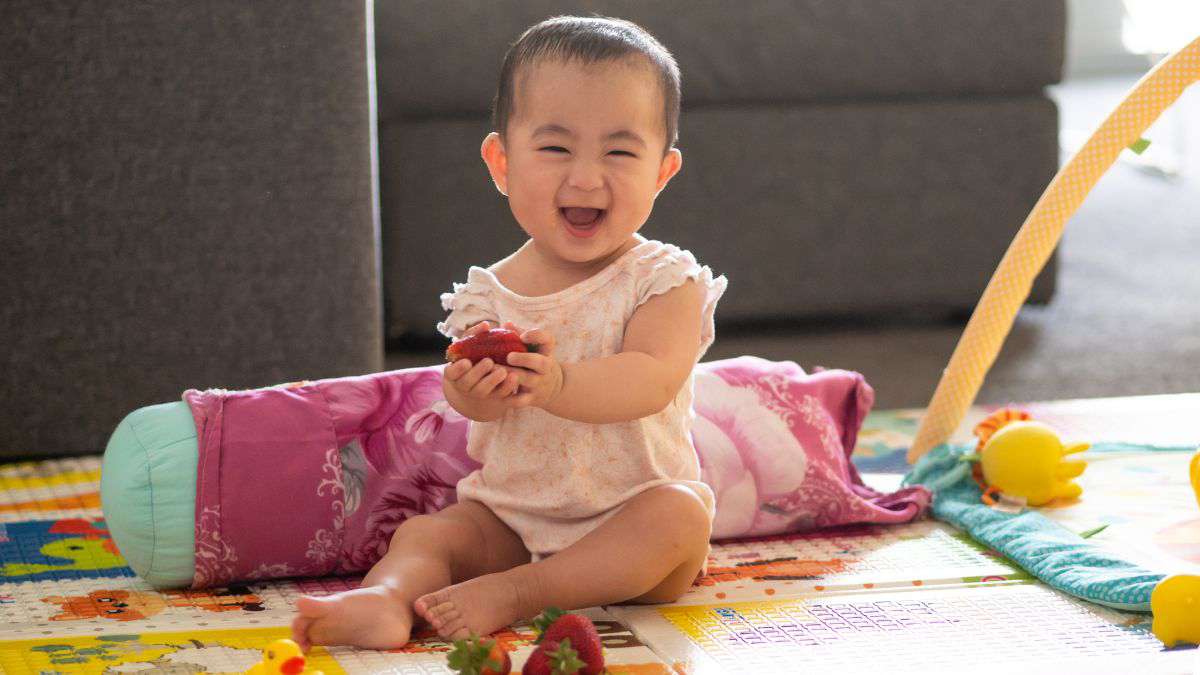 Tahap Perkembangan Bayi 5 Bulan - KlikDokter