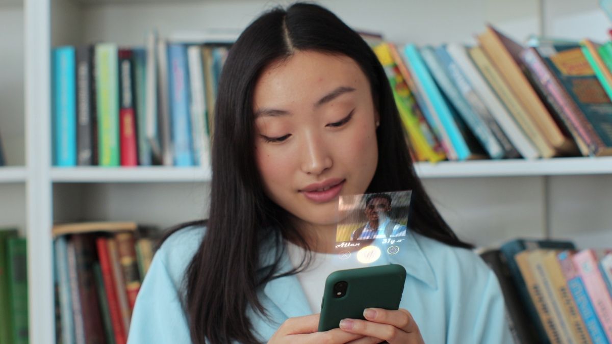 Fenomena Kesepian dan Ketergantungan pada AI - KlikDokter