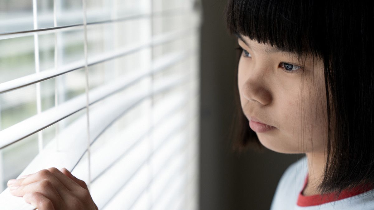 Penyebab Anak Introvert, Benarkah Menurun dari Orangtua? - KlikDokter