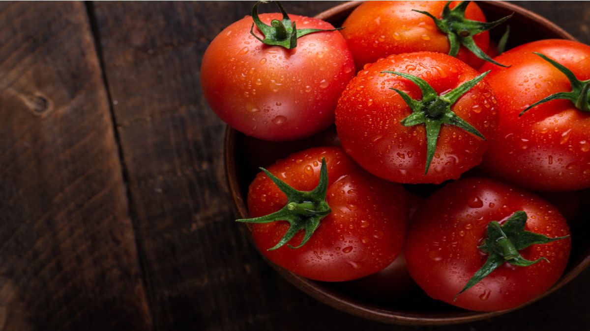 6 Kandungan Gizi dan Nutrisi Tomat yang Menyehatkan - KlikDokter