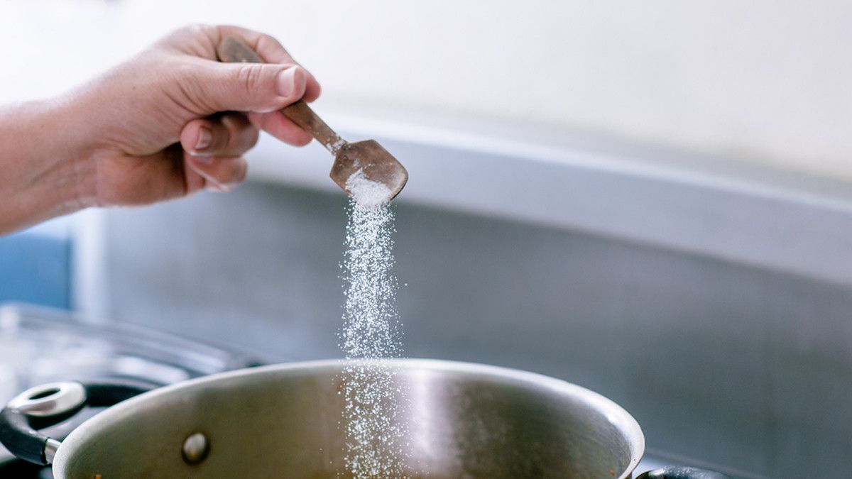 Bahaya Konsumsi Garam Berlebihan bagi Ibu Hamil - KlikDokter