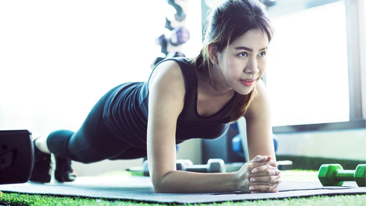 10 Manfaat dan Fungsi Plank bagi Kesehatan Tubuh Anda - KlikDokter