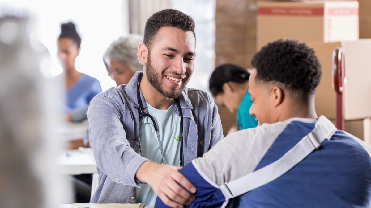 Mengenal Gips, Alat Bantu Penanganan Patah Tulang - KlikDokter