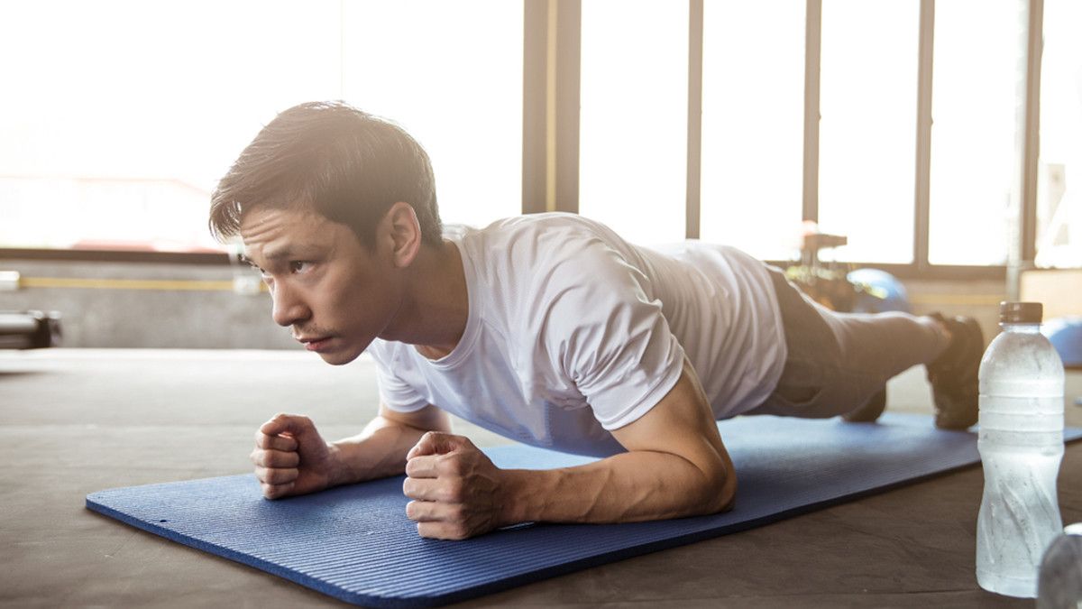 Sederet Manfaat Plank bagi Tubuh Anda - KlikDokter