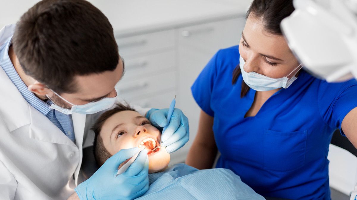 Kapan Waktu yang Tepat Membawa Anak ke Dokter Gigi? - KlikDokter