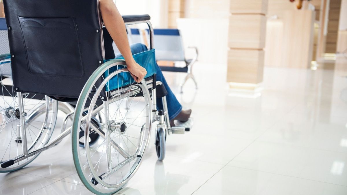Mengenal Jenis-Jenis Kursi Roda dan Fungsinya - KlikDokter