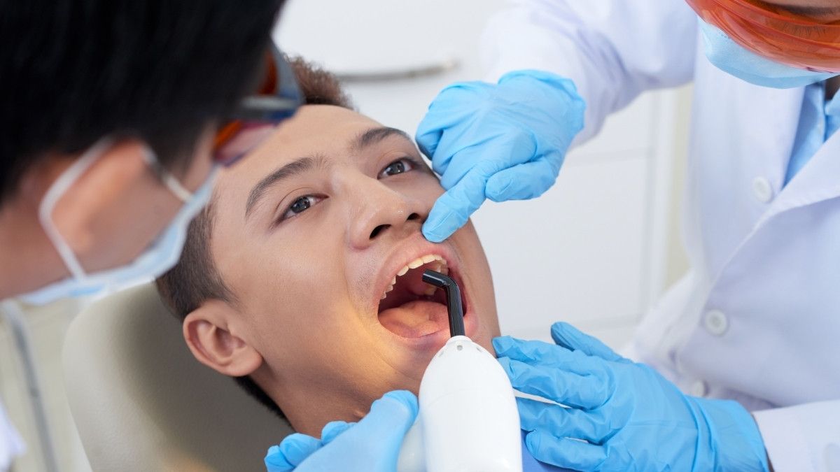 Gigi Berlubang: Cabut atau Rawat? - KlikDokter