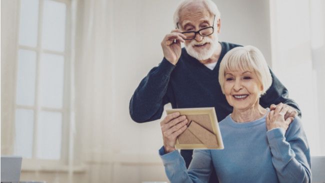 Terapi Kenangan, Cara Membantu Lansia Mengingat Kembali - KlikDokter