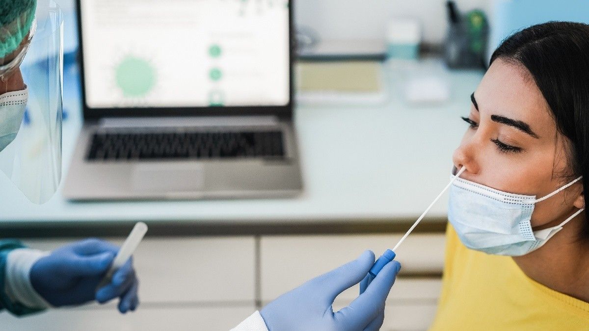 Minuman yang Bisa Memicu Positif Palsu Tes Antigen - KlikDokter