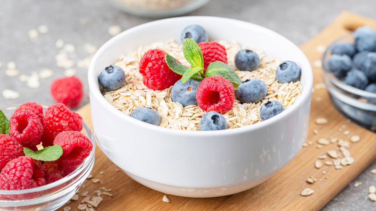 Makan Oatmeal saat Sahur Bisa Bantu Jaga Stamina Berpuasa - KlikDokter