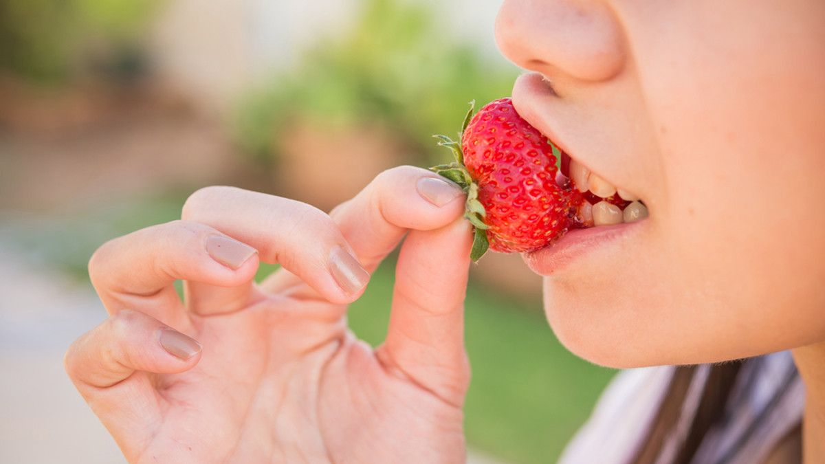 Manfaat Stroberi untuk Melawan Penyakit Kanker - KlikDokter