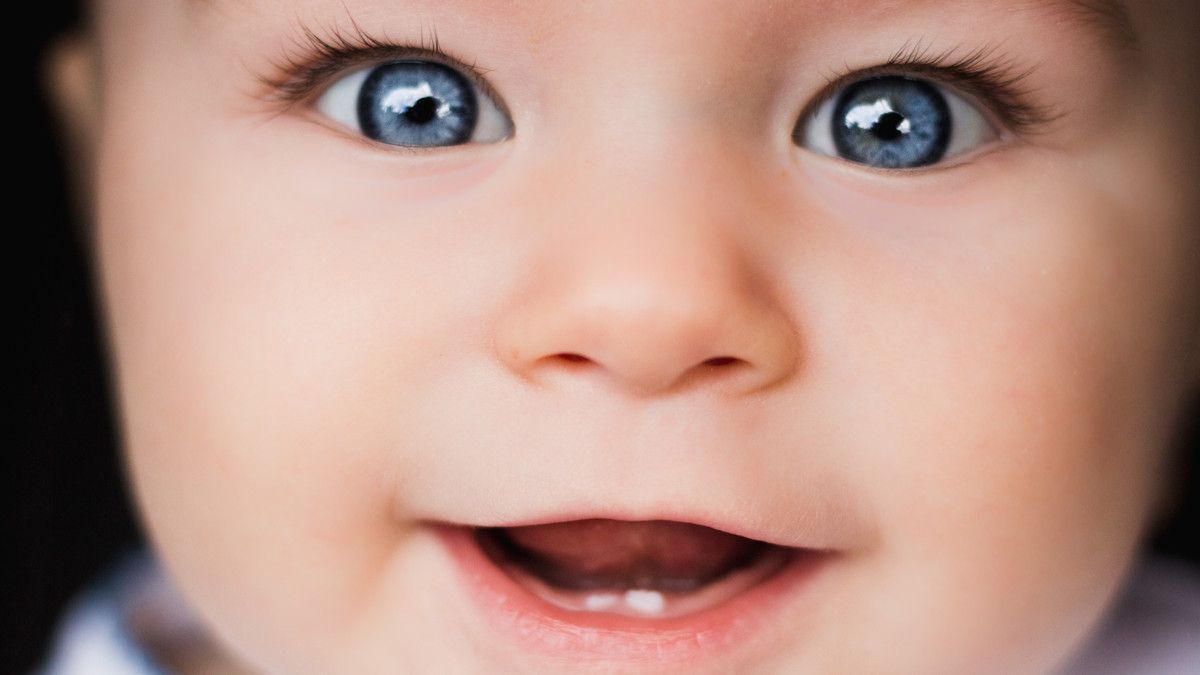 8 Cara Merawat Gigi dan Mulut Bayi yang benar - KlikDokter