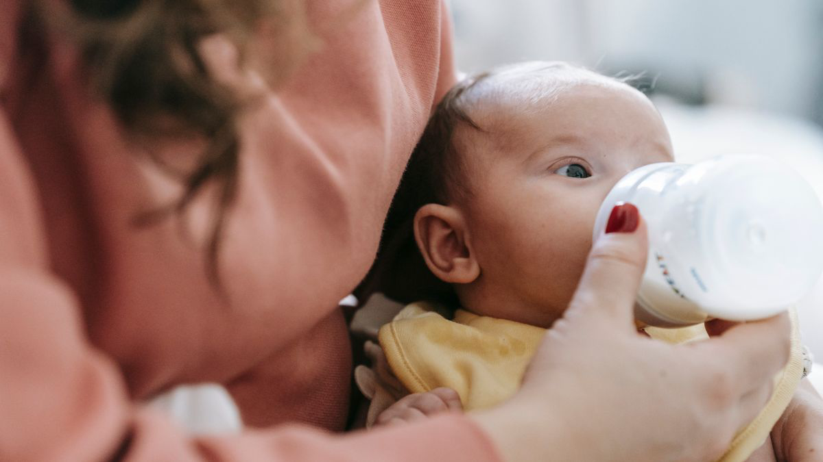 4 Tips Memilih Ukuran Dot Sesuai Umur Bayi - KlikDokter