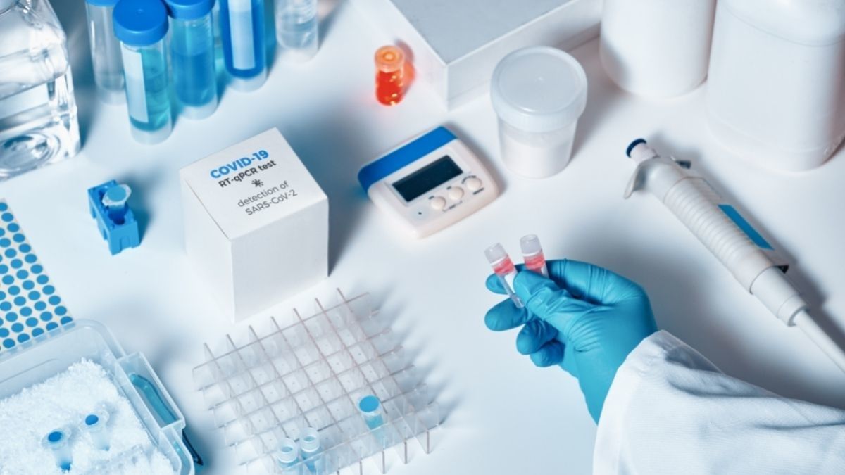 Alami Gejala COVID-19 Tapi Hasil PCR Negatif, Kok Bisa? - KlikDokter