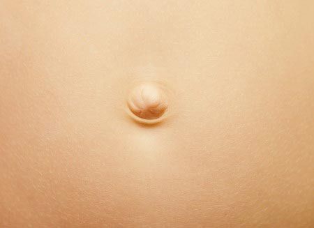 Cegah Pusar Bodong pada Bayi Pakai Koin, Efektifkah? - KlikDokter