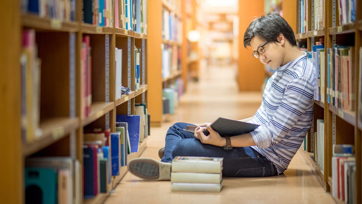 Beragam Manfaat Membaca bagi Kesehatan Anda, Apa Saja? - KlikDokter