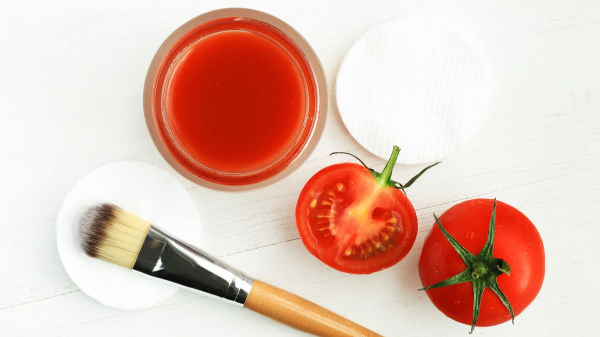 Wajib Tahu, Ini 7 Manfaat Tomat untuk Kulit - KlikDokter