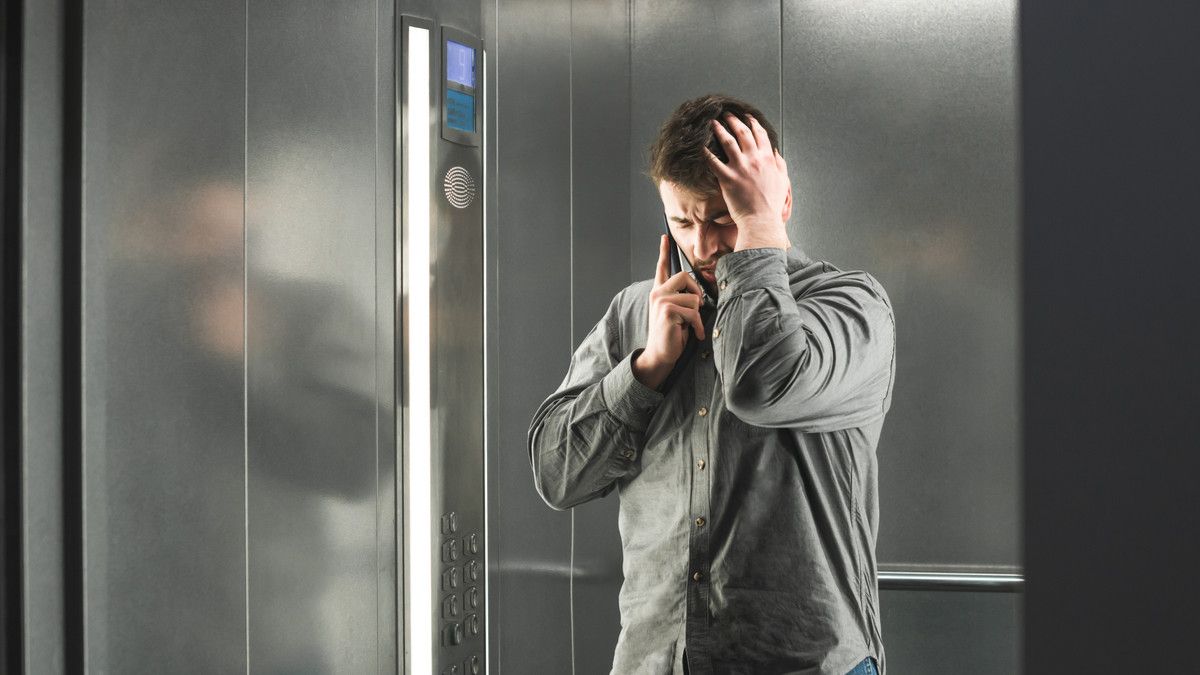 Selalu Pusing Saat Naik Lift? Ini Penyebabnya! - KlikDokter