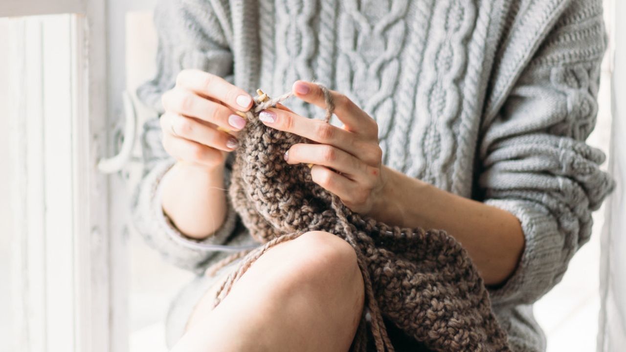 Tak Sekadar Hobi, Ini 8 Manfaat Merajut bagi Kesehatan - KlikDokter