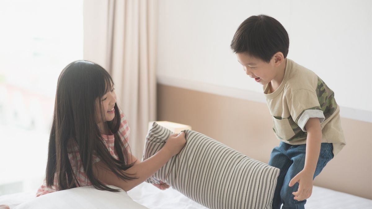 Tips Membantu Anak Mengatasi Pertengkaran dengan Temannya (Berdasarkan Usianya) - KlikDokter