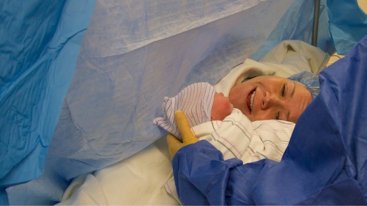 Prosedur C-Section Bikin Wanita Sulit Punya Banyak Anak? - KlikDokter