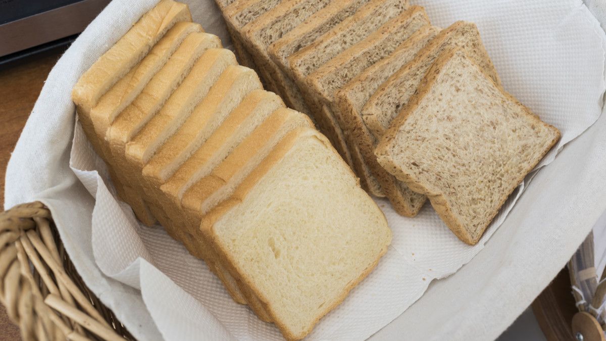 Mana yang Lebih Sehat, Roti Gandum Utuh atau Biasa? - KlikDokter