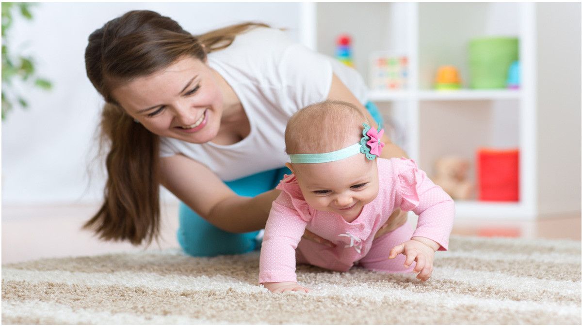 Bayi Belajar Jalan Sering Jatuh, Berbahayakah? - KlikDokter